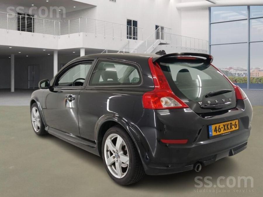 Black Volvo C30 2012 in Jelgava, with an engine capacity of 1.60 L and mileage of 235 thousand km for 5490 €, photo 32 on AUTOMOTO.COM.LV