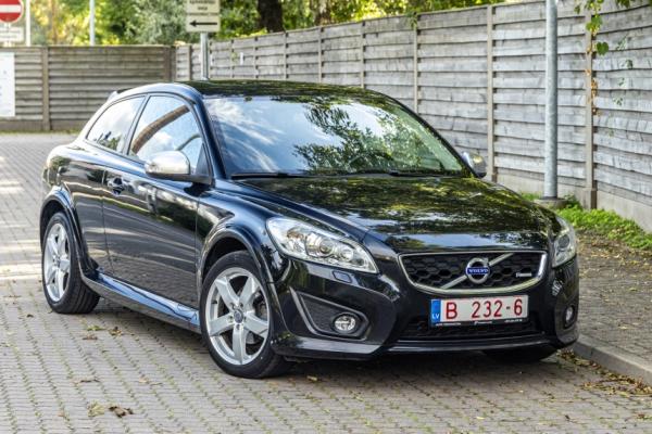 Black Volvo C30 2012 in Riga, with an engine capacity of 1.60 L and mileage of 235 thousand km for 5490 €, photo 1 on AUTOMOTO.COM.LV