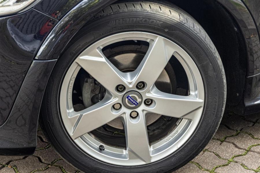 Melns Volvo C30 2012 Rīga, ar dzinēja tilpumu 1.60 L un nobraukumu 235 tūkst. km par 5490 €, foto 12 vietnē AUTOMOTO.COM.LV