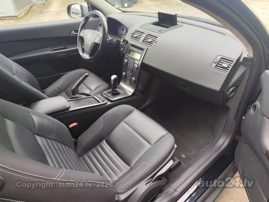 Black Volvo C30 2012 in Paide, with an engine capacity of 1.60 L and mileage of 262 thousand km for 4990 €, photo 13 on AUTOMOTO.COM.LV