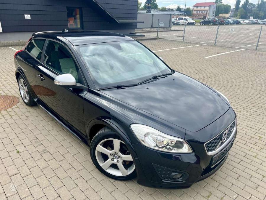 Black Volvo C30 2012 in Kaunas, with an engine capacity of 1.60 L and mileage of 327 thousand km for 3999 €, photo 4 on AUTOMOTO.COM.LV