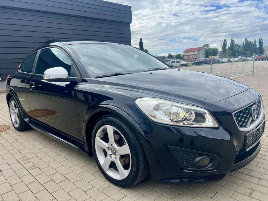 Black Volvo C30 2012 in Kaunas, with an engine capacity of 1.60 L and mileage of 327 thousand km for 3999 €, photo 6 on AUTOMOTO.COM.LV