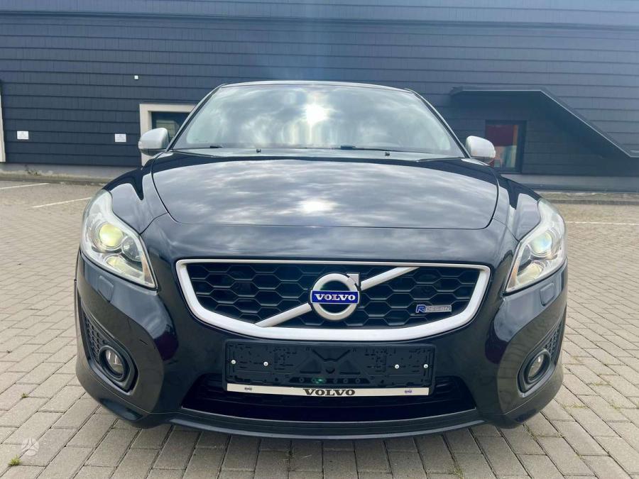 Black Volvo C30 2012 in Kaunas, with an engine capacity of 1.60 L and mileage of 327 thousand km for 3999 €, photo 7 on AUTOMOTO.COM.LV