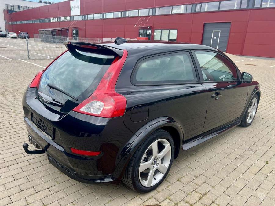Black Volvo C30 2012 in Kaunas, with an engine capacity of 1.60 L and mileage of 327 thousand km for 3999 €, photo 10 on AUTOMOTO.COM.LV