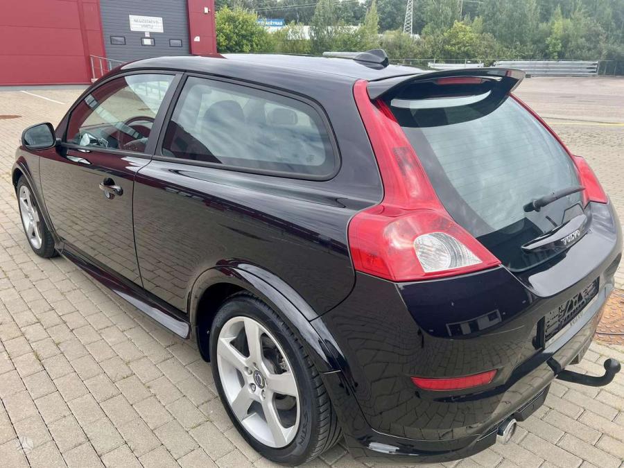 Black Volvo C30 2012 in Kaunas, with an engine capacity of 1.60 L and mileage of 327 thousand km for 3999 €, photo 11 on AUTOMOTO.COM.LV