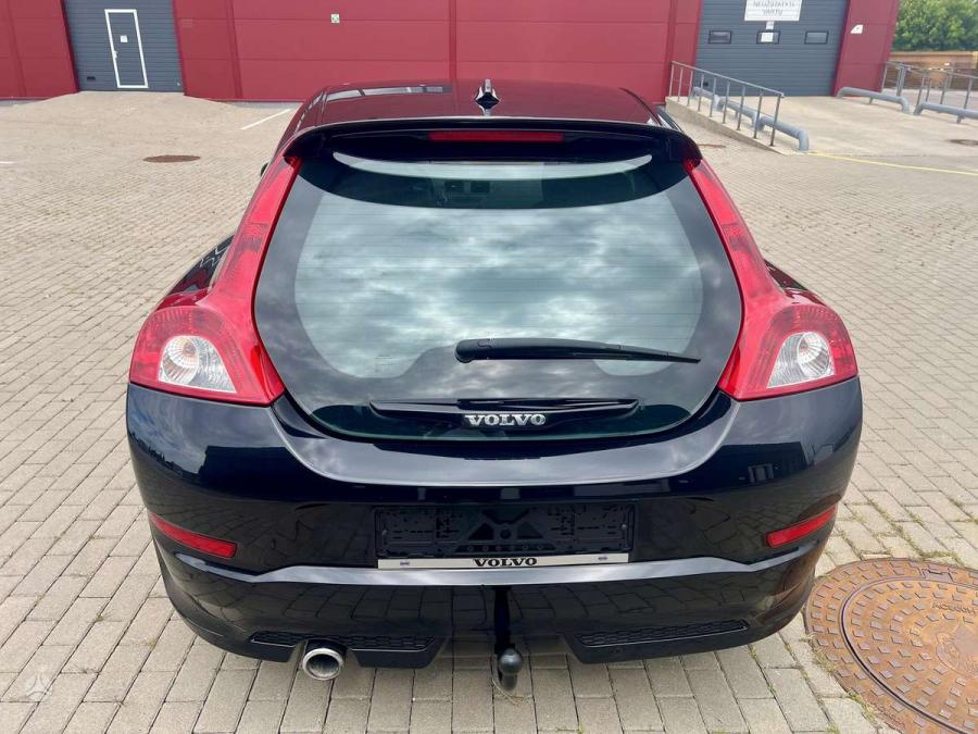 Black Volvo C30 2012 in Kaunas, with an engine capacity of 1.60 L and mileage of 327 thousand km for 3999 €, photo 12 on AUTOMOTO.COM.LV