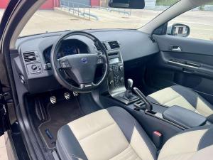 Black Volvo C30 2012 in Kaunas, with an engine capacity of 1.60 L and mileage of 327 thousand km for 3999 €, photo 16 on AUTOMOTO.COM.LV