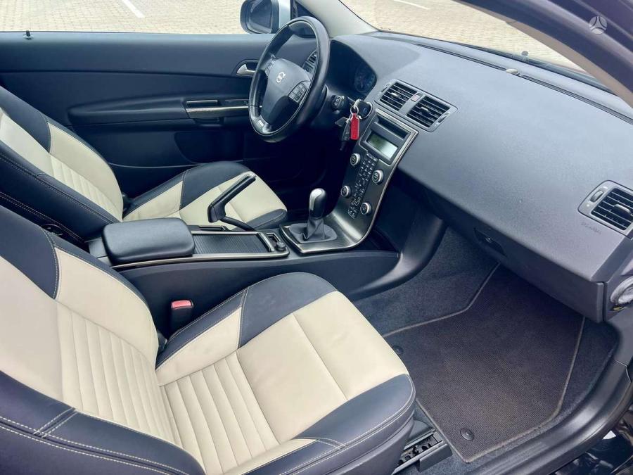 Black Volvo C30 2012 in Kaunas, with an engine capacity of 1.60 L and mileage of 327 thousand km for 3999 €, photo 19 on AUTOMOTO.COM.LV