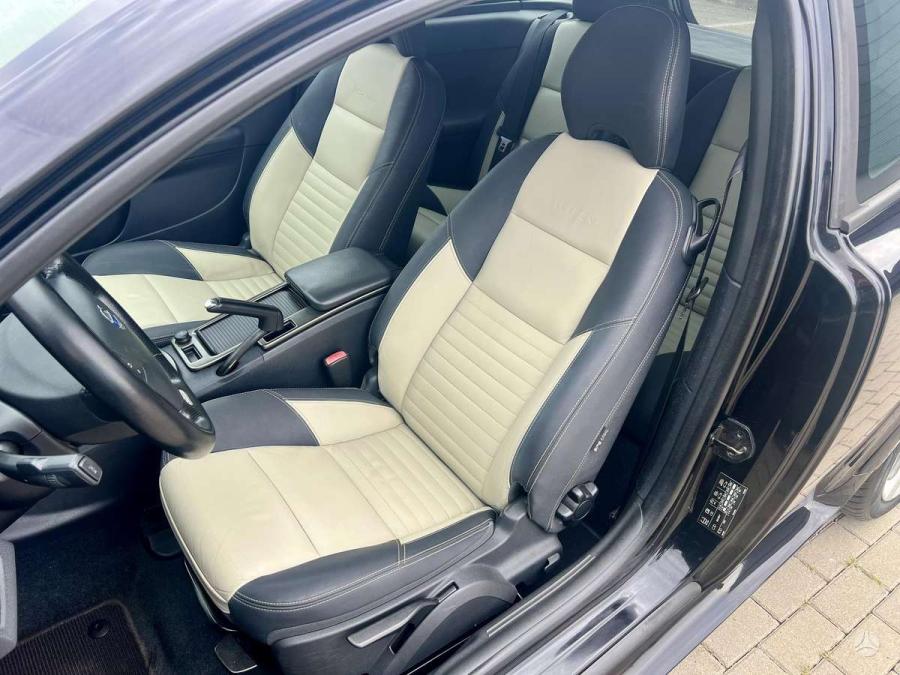 Black Volvo C30 2012 in Kaunas, with an engine capacity of 1.60 L and mileage of 327 thousand km for 3999 €, photo 20 on AUTOMOTO.COM.LV