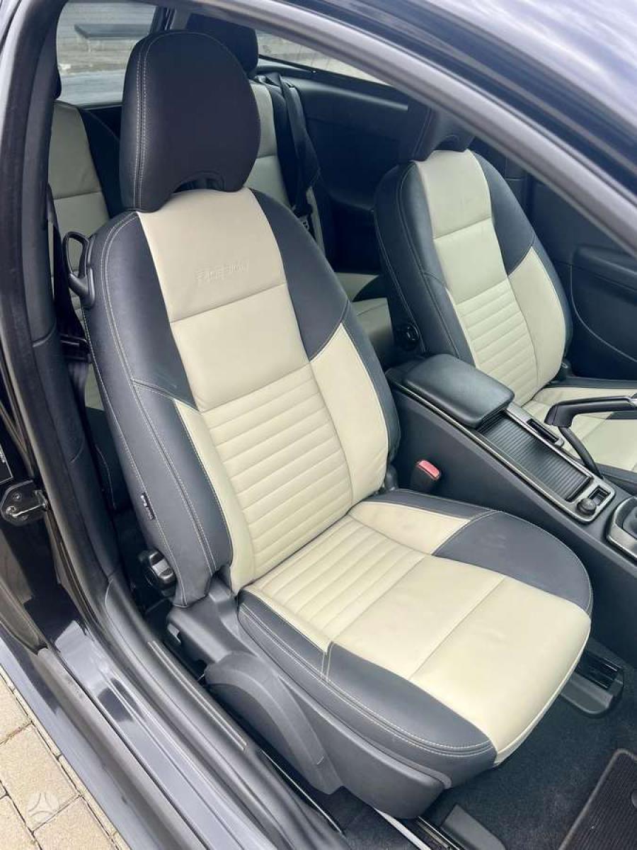 Black Volvo C30 2012 in Kaunas, with an engine capacity of 1.60 L and mileage of 327 thousand km for 3999 €, photo 21 on AUTOMOTO.COM.LV