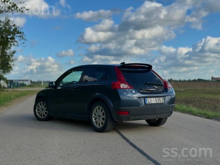 Blue Volvo C30 2007 in Riga, with an engine capacity of 2.00 L and mileage of 360 thousand km for 2550 €, photo 3 on AUTOMOTO.COM.LV