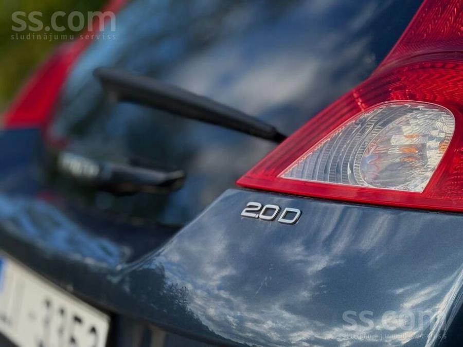 Blue Volvo C30 2007 in Riga, with an engine capacity of 2.00 L and mileage of 360 thousand km for 2550 €, photo 4 on AUTOMOTO.COM.LV
