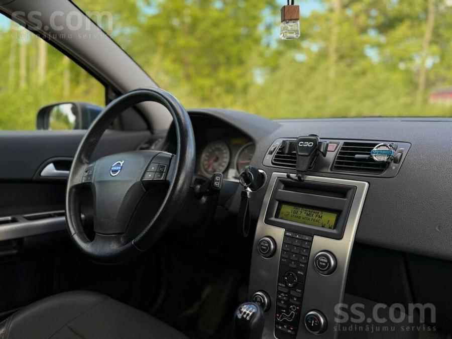 Blue Volvo C30 2007 in Riga, with an engine capacity of 2.00 L and mileage of 360 thousand km for 2550 €, photo 6 on AUTOMOTO.COM.LV