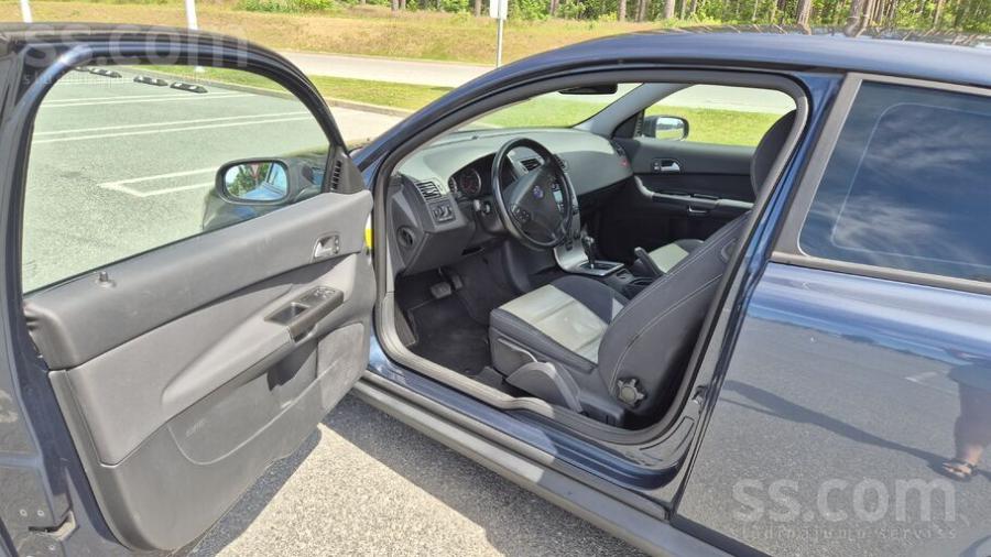 Blue Volvo C30 2007 in Riga, with an engine capacity of 2.40 L and mileage of 270 thousand km for 4000 €, photo 7 on AUTOMOTO.COM.LV