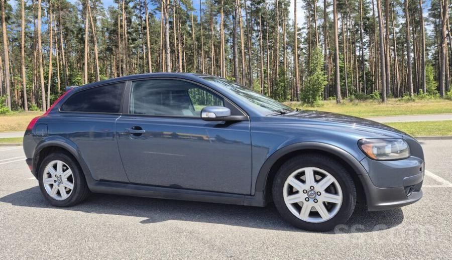 Blue Volvo C30 2007 in Riga, with an engine capacity of 2.40 L and mileage of 270 thousand km for 4000 €, photo 11 on AUTOMOTO.COM.LV