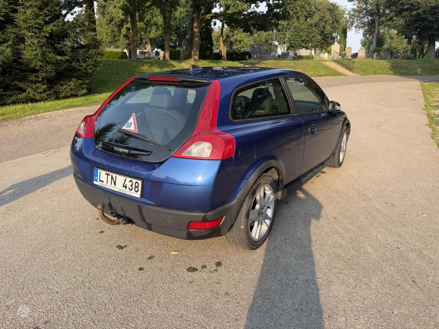 Blue Volvo C30 2007 in Kelme, with an engine capacity of 1.56 L and mileage of 180 thousand km for 1699 €, photo 6 on AUTOMOTO.COM.LV