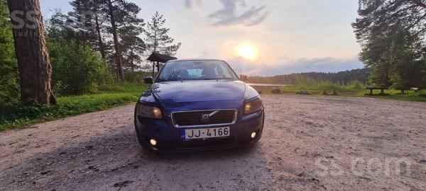 Blue Volvo C30 2009 in Jurmala, with an engine capacity of 1.60 L and mileage of 364 thousand km for 1550 €, photo 3 on AUTOMOTO.COM.LV
