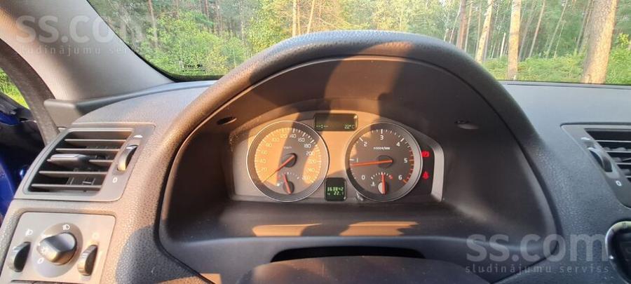Blue Volvo C30 2009 in Jurmala, with an engine capacity of 1.60 L and mileage of 364 thousand km for 1550 €, photo 14 on AUTOMOTO.COM.LV