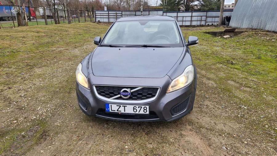 Zils Volvo C30 2010 Viļņa, ar dzinēja tilpumu 1.60 L un nobraukumu 274 tūkst. km par 2300 €, foto 1 vietnē AUTOMOTO.COM.LV