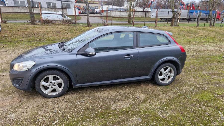 Zils Volvo C30 2010 Viļņa, ar dzinēja tilpumu 1.60 L un nobraukumu 274 tūkst. km par 2300 €, foto 3 vietnē AUTOMOTO.COM.LV