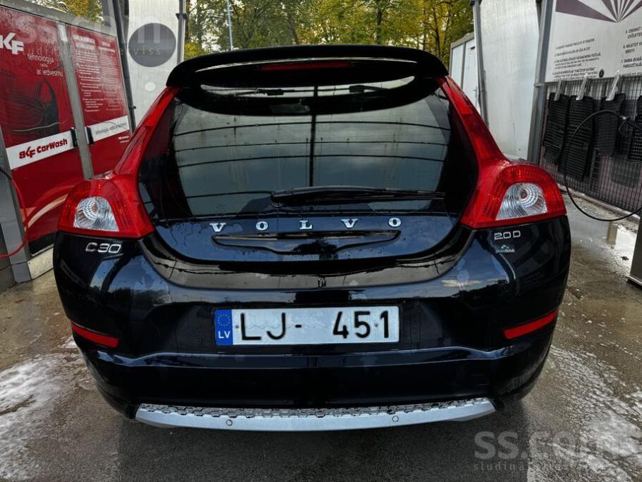 Zils Volvo C30 2010 Rīga, ar dzinēja tilpumu 2.00 L un nobraukumu 248 tūkst. km par 2500 €, foto 6 vietnē AUTOMOTO.COM.LV