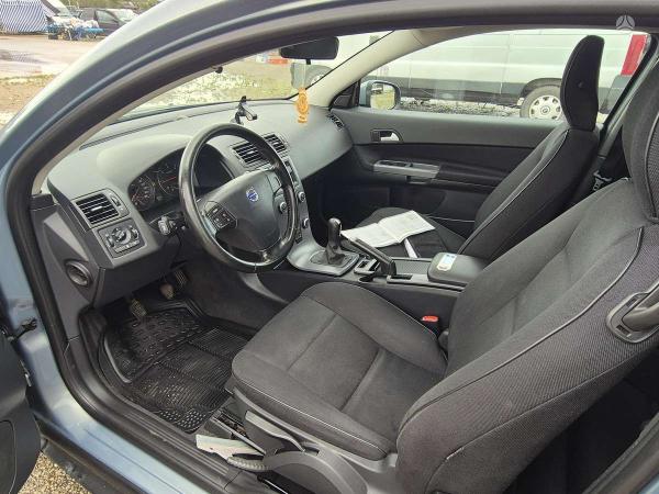 Blue Volvo C30 2010 in Siauliai, with an engine capacity of 1.60 L and mileage of 225 thousand km for 2850 €, photo 9 on AUTOMOTO.COM.LV