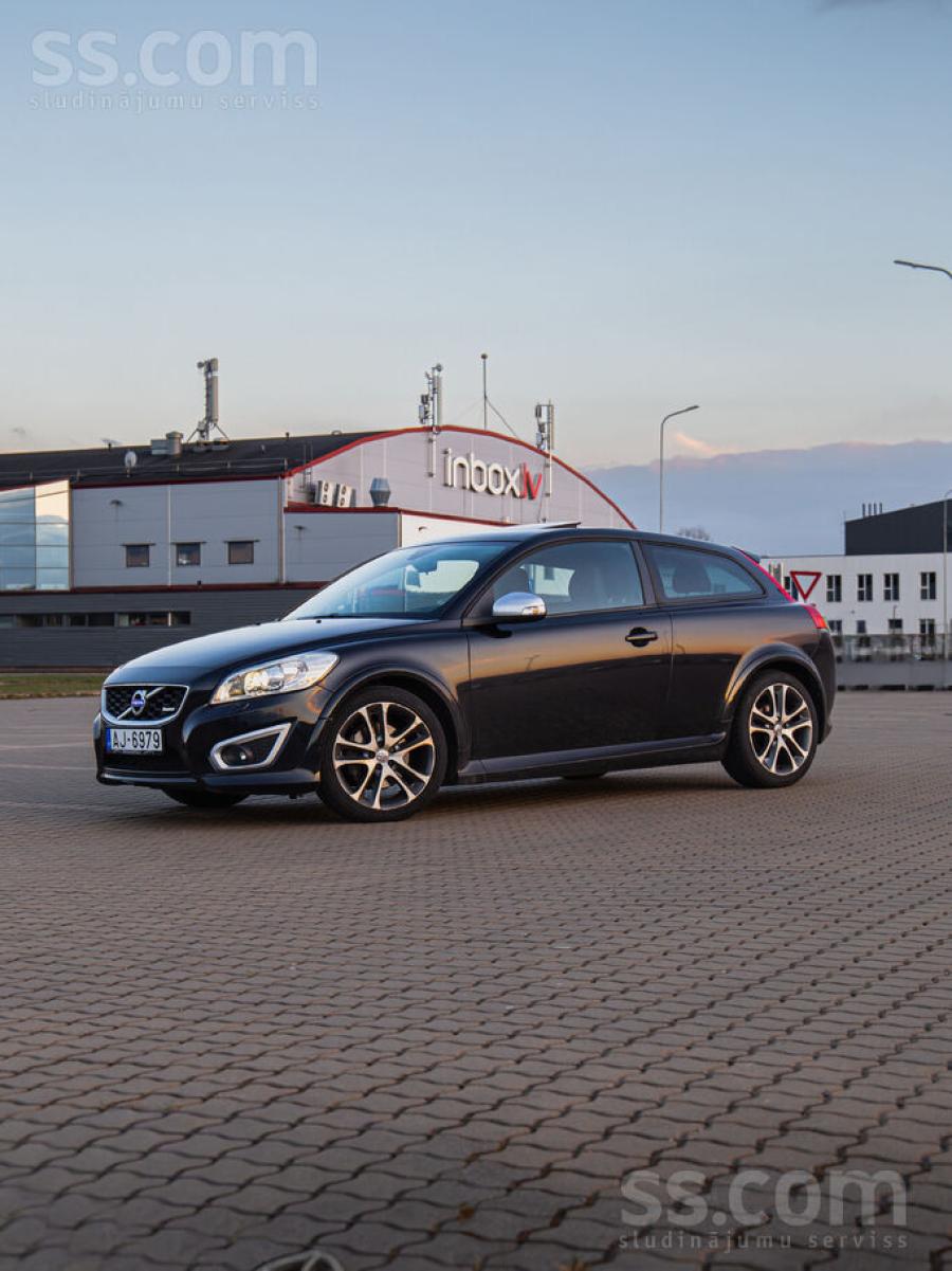 Blue Volvo C30 2010 in Riga, with an engine capacity of 2.50 L and mileage of 244 thousand km for 6500 €, photo 1 on AUTOMOTO.COM.LV