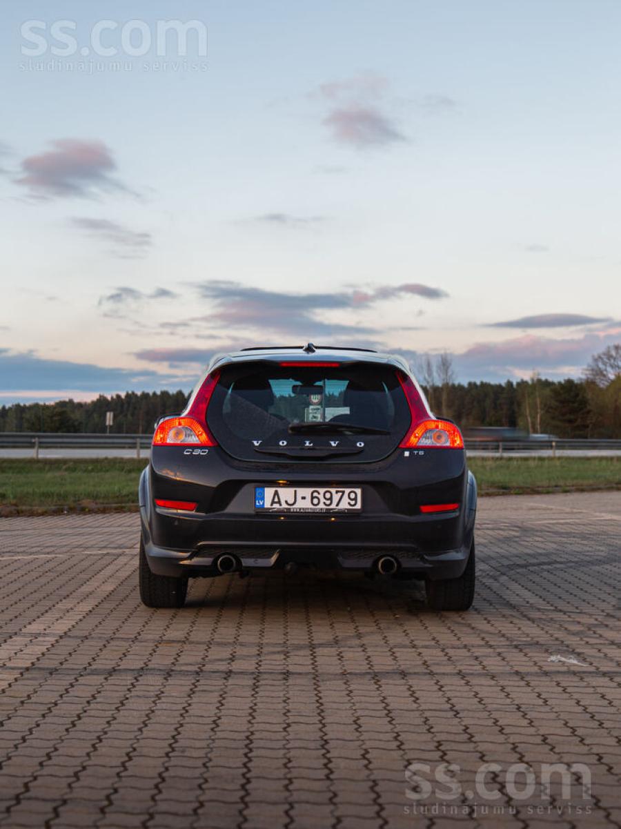 Blue Volvo C30 2010 in Riga, with an engine capacity of 2.50 L and mileage of 244 thousand km for 6500 €, photo 9 on AUTOMOTO.COM.LV