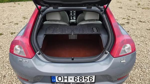 Zils Volvo C30 2011 Jelgava, ar dzinēja tilpumu 1.60 L un nobraukumu 245 tūkst. km par 3990 €, foto 8 vietnē AUTOMOTO.COM.LV