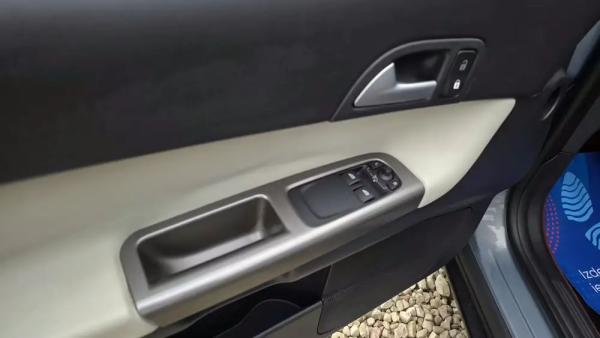 Zils Volvo C30 2011 Jelgava, ar dzinēja tilpumu 1.60 L un nobraukumu 245 tūkst. km par 3990 €, foto 10 vietnē AUTOMOTO.COM.LV