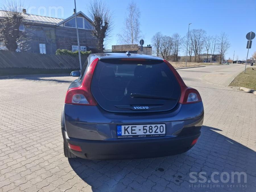 Blue Volvo C30 2007 in Liepaja, with an engine capacity of 1.60 L and mileage of 320 thousand km for 2000 €, photo 6 on AUTOMOTO.COM.LV