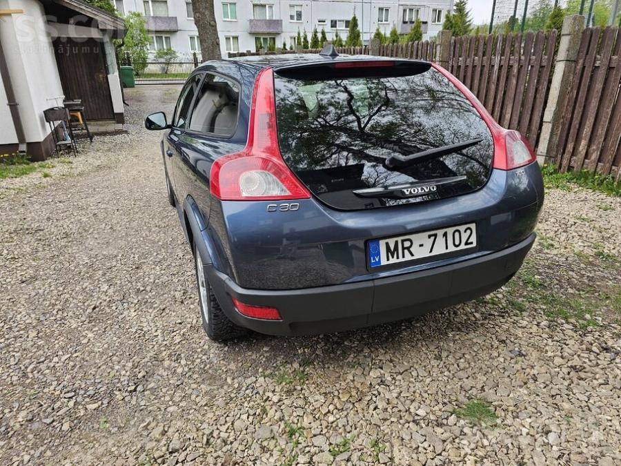 Blue Volvo C30 2007 in Riga, with an engine capacity of 1.60 L and mileage of 341 thousand km for 2200 €, photo 4 on AUTOMOTO.COM.LV