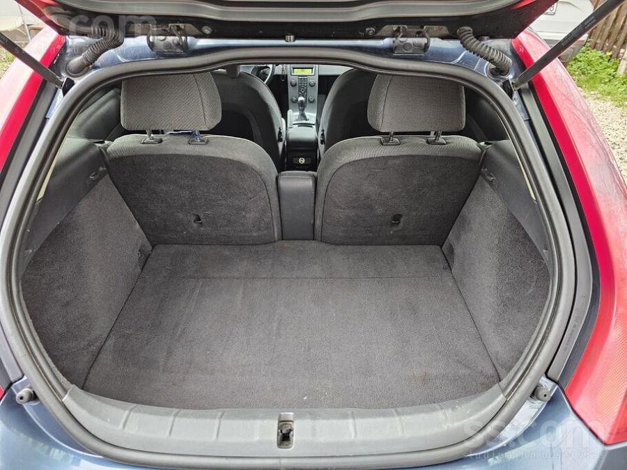 Blue Volvo C30 2007 in Riga, with an engine capacity of 1.60 L and mileage of 341 thousand km for 2200 €, photo 7 on AUTOMOTO.COM.LV
