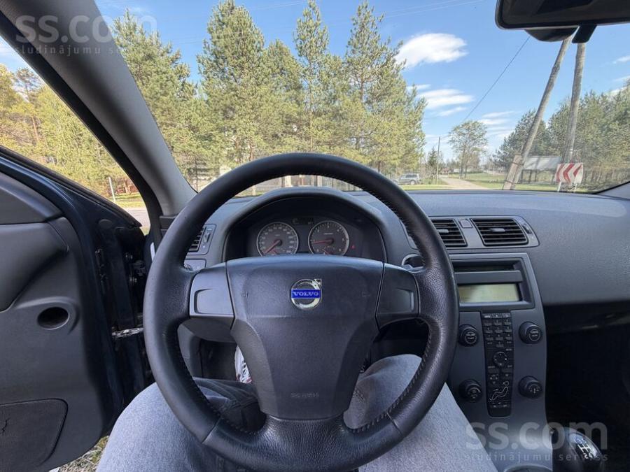 Blue Volvo C30 2007 in Riga, with an engine capacity of 1.60 L and mileage of 340 thousand km for 1980 €, photo 11 on AUTOMOTO.COM.LV