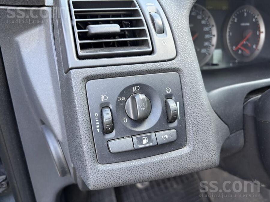 Zils Volvo C30 2007 Rīga, ar dzinēja tilpumu 1.60 L un nobraukumu 340 tūkst. km par 2250 €, foto 8 vietnē AUTOMOTO.COM.LV