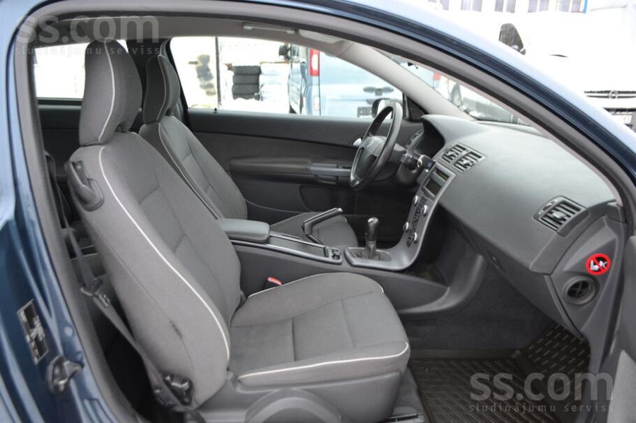 Zils Volvo C30 2008 Rīga, ar dzinēja tilpumu 1.60 L un nobraukumu 303 tūkst. km par 2390 €, foto 9 vietnē AUTOMOTO.COM.LV