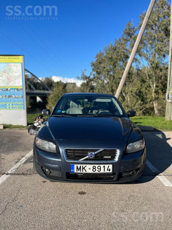 Blue Volvo C30 2009 in Riga, with an engine capacity of 1.60 L and mileage of 339 thousand km for 1900 €, photo 2 on AUTOMOTO.COM.LV