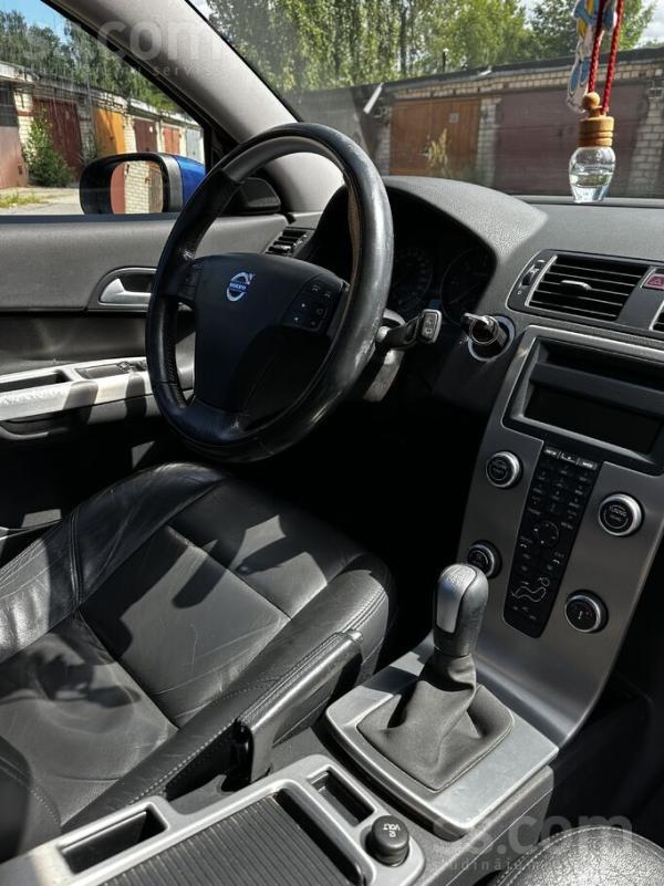 Blue Volvo C30 2009 in Riga, with an engine capacity of 1.60 L and mileage of 276 thousand km for 2800 €, photo 4 on AUTOMOTO.COM.LV