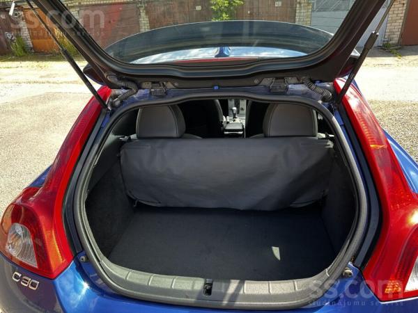 Blue Volvo C30 2009 in Riga, with an engine capacity of 1.60 L and mileage of 276 thousand km for 2800 €, photo 7 on AUTOMOTO.COM.LV