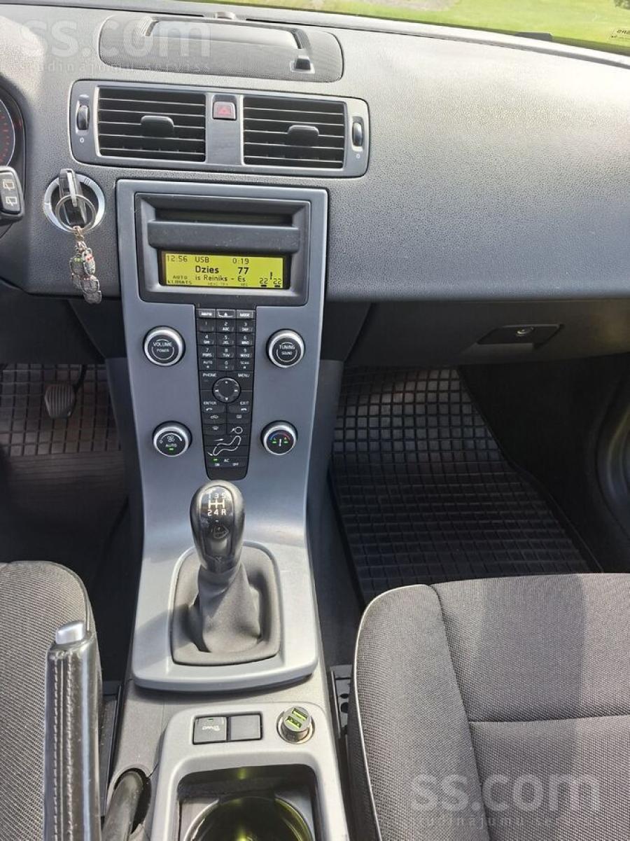 Zils Volvo C30 2010 Ogre, ar dzinēja tilpumu 1.60 L un nobraukumu 357 tūkst. km par 2900 €, foto 9 vietnē AUTOMOTO.COM.LV