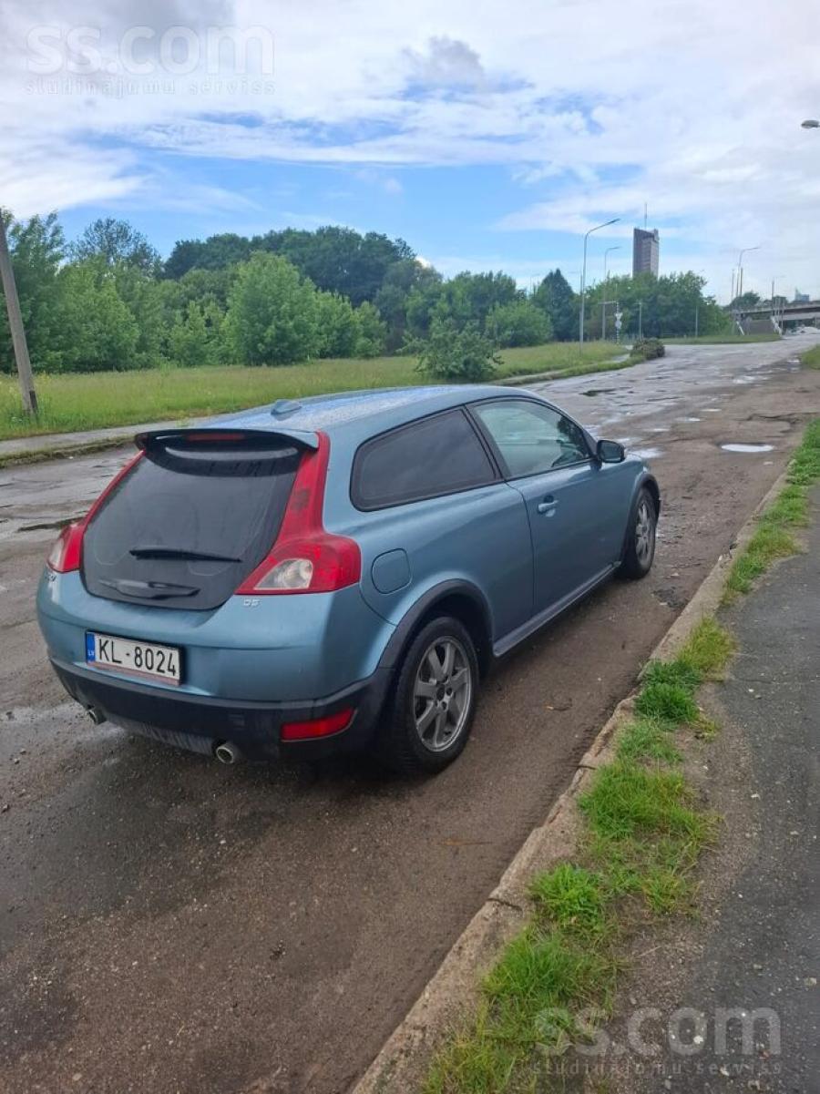 Blue Volvo C30 2007 in Riga, with an engine capacity of 2.40 L and mileage of 269 thousand km for 2500 €, photo 3 on AUTOMOTO.COM.LV