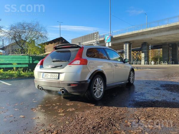 Brown Volvo C30 2007 in Riga, with an engine capacity of 2.40 L and mileage of 319 thousand km for 3450 €, photo 4 on AUTOMOTO.COM.LV