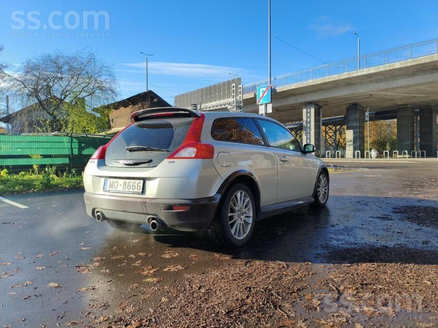 Brūns Volvo C30 2007 Rīga, ar dzinēja tilpumu 2.40 L un nobraukumu 319 tūkst. km par 3450 €, foto 4 vietnē AUTOMOTO.COM.LV