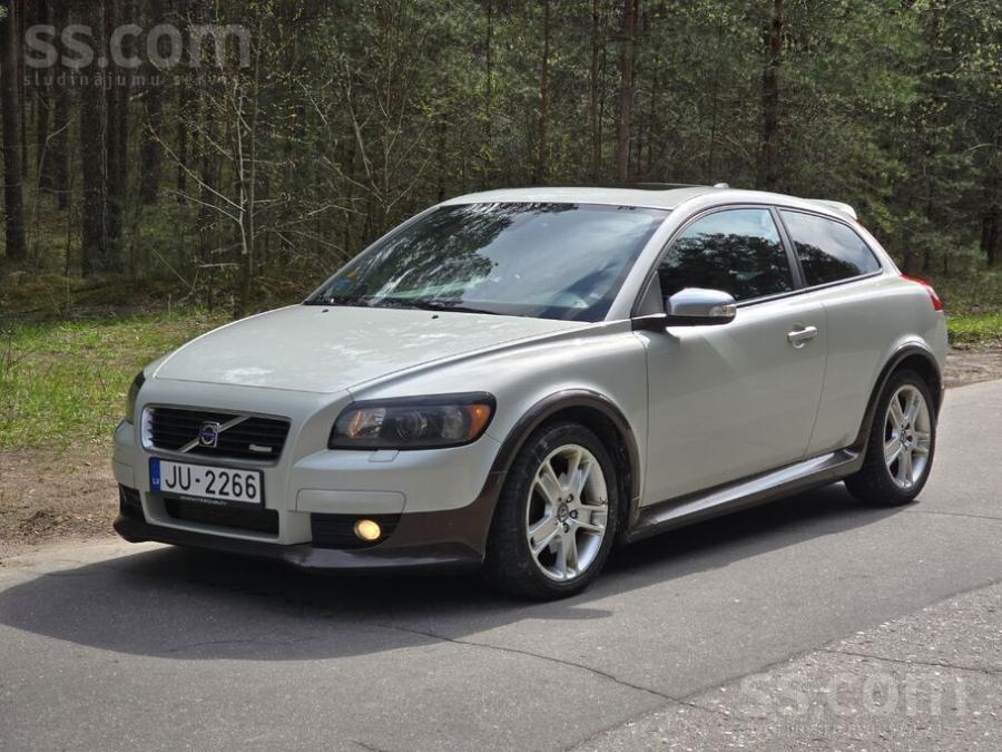Brūns Volvo C30 2007 Rīga, ar dzinēja tilpumu 2.40 L un nobraukumu 318 tūkst. km par 2400 €, foto 1 vietnē AUTOMOTO.COM.LV