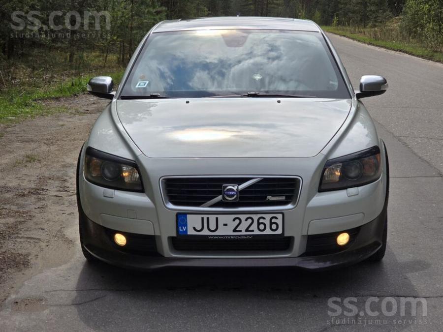 Brūns Volvo C30 2007 Rīga, ar dzinēja tilpumu 2.40 L un nobraukumu 318 tūkst. km par 2400 €, foto 3 vietnē AUTOMOTO.COM.LV