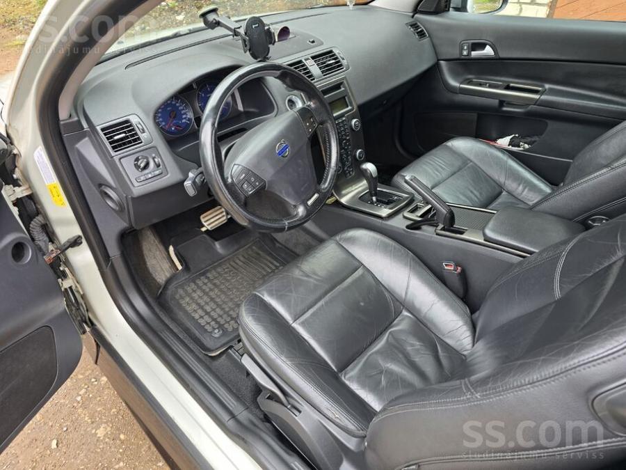 Brūns Volvo C30 2007 Rīga, ar dzinēja tilpumu 2.40 L un nobraukumu 318 tūkst. km par 2400 €, foto 16 vietnē AUTOMOTO.COM.LV