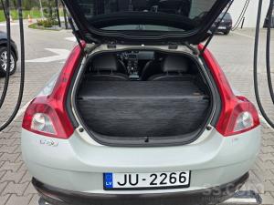 Brūns Volvo C30 2007 Rīga, ar dzinēja tilpumu 2.40 L un nobraukumu 318 tūkst. km par 2400 €, foto 18 vietnē AUTOMOTO.COM.LV