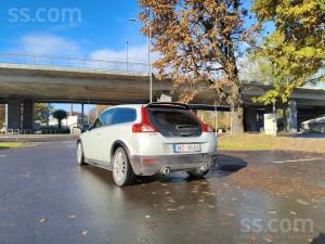 Brūns Volvo C30 2007 Rīga, ar dzinēja tilpumu 2.40 L un nobraukumu 319 tūkst. km par 3100 €, foto 4 vietnē AUTOMOTO.COM.LV
