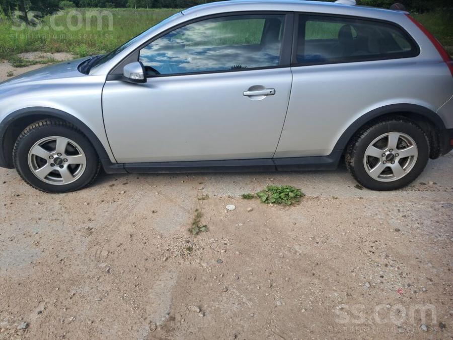 Volvo C30 2007 in Valmiera, with an engine capacity of 1.60 L and mileage of 314 thousand km for 1850 €, photo 3 on AUTOMOTO.COM.LV