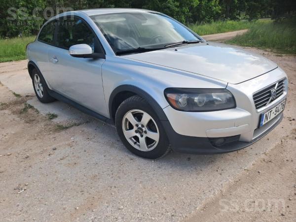 Volvo C30 2007 in Valmiera, with an engine capacity of 1.60 L and mileage of 314 thousand km for 1850 €, photo 8 on AUTOMOTO.COM.LV